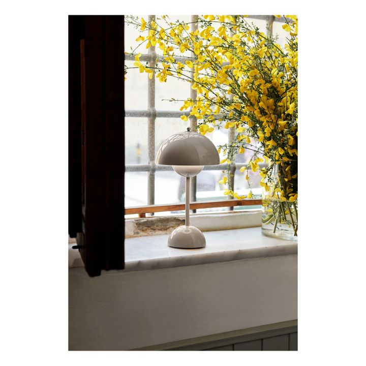 & Tradition - VP9 Flowerpot Portable Table Lamp, Vernon Panton - Grey ...